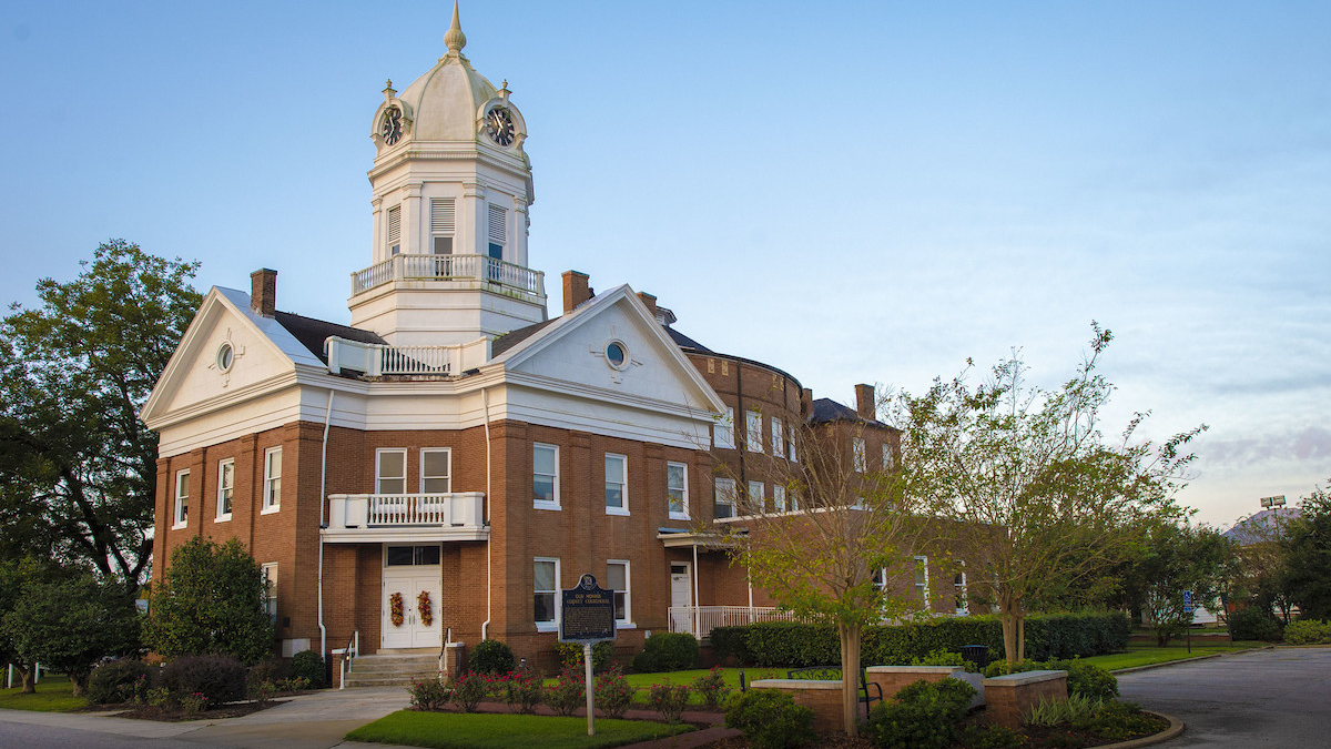 6 Fascinating Historic Walking Tours In Alabama