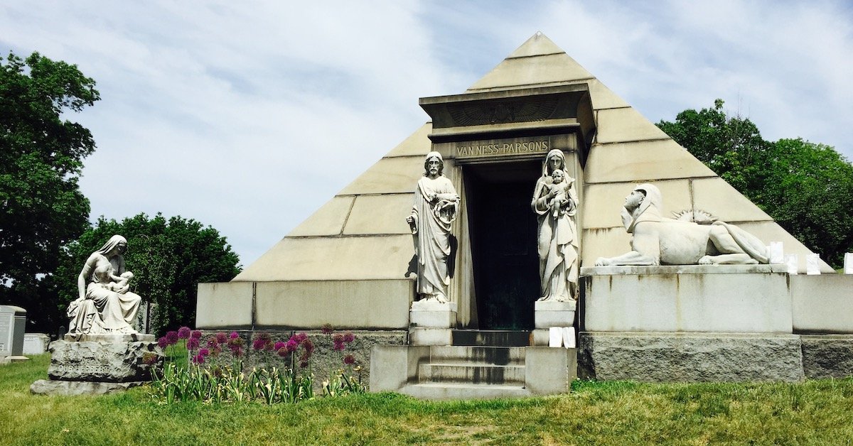 6 Most Interesting Cemeteries To Visit In The U.S.