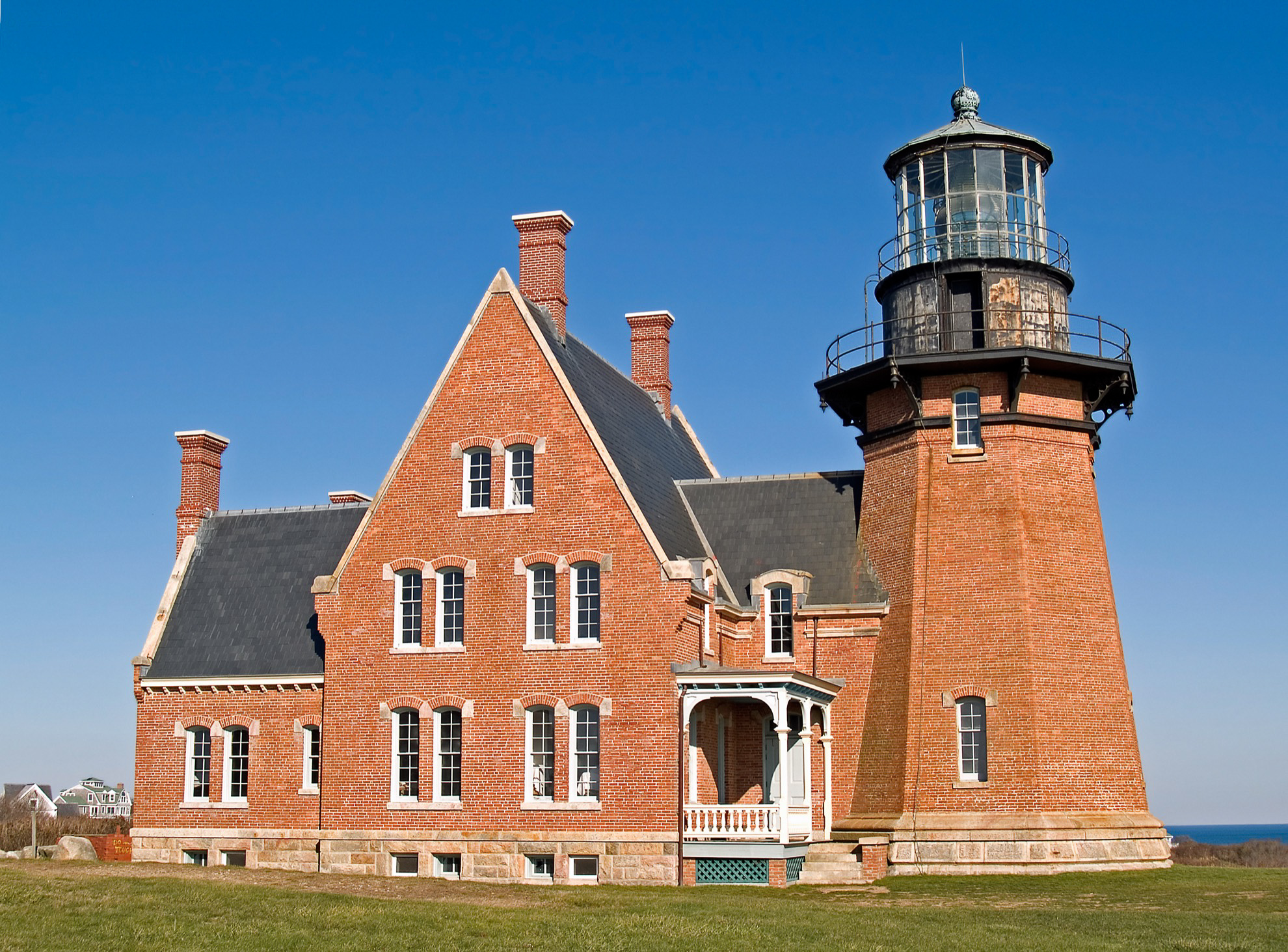 10 Beautiful Old Lighthouses Still In Operation In The U.S.