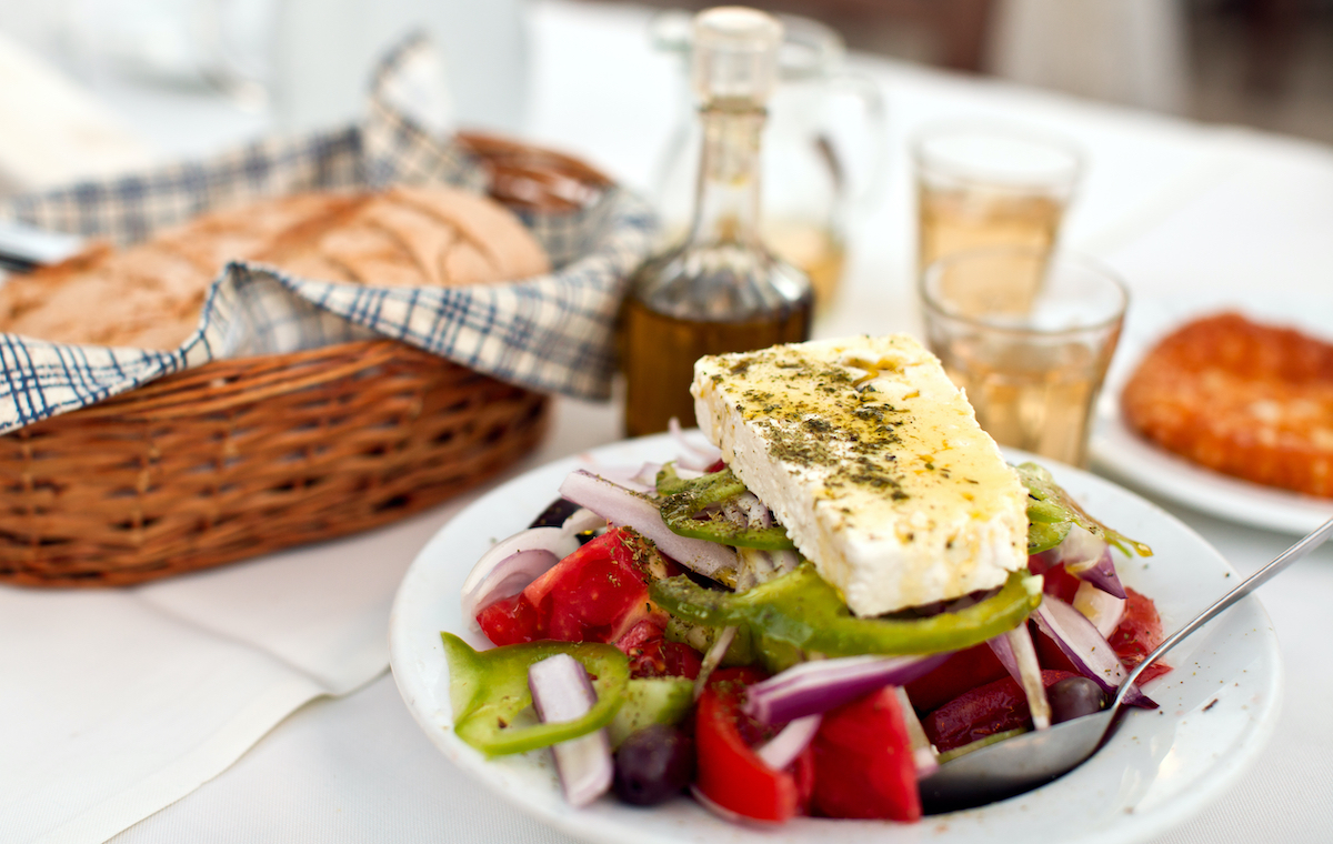7 Tips For Creating Your Own Greek Taverna At Home