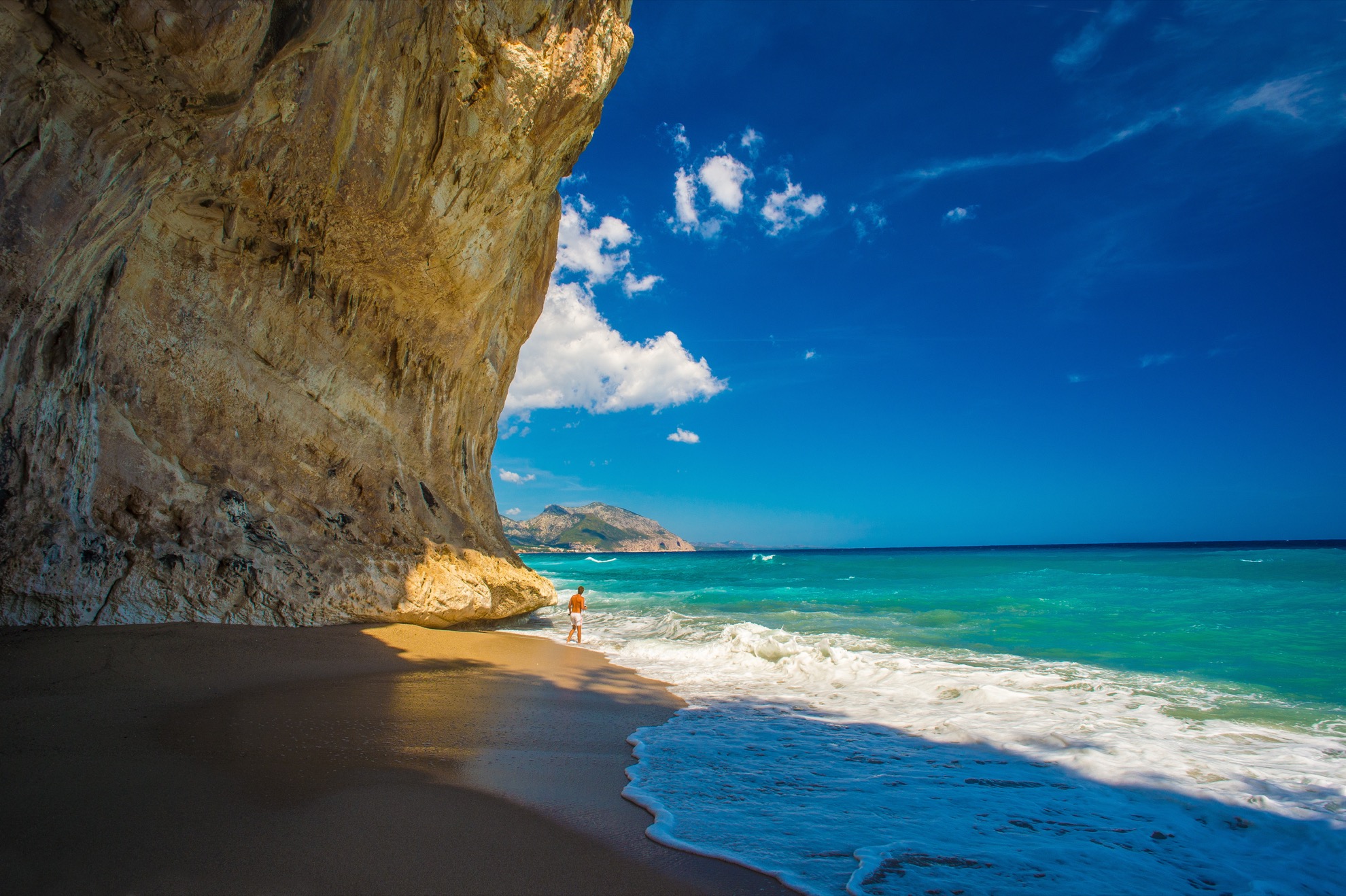 8 Gorgeous Hidden Beaches In Italy | TravelAwaits