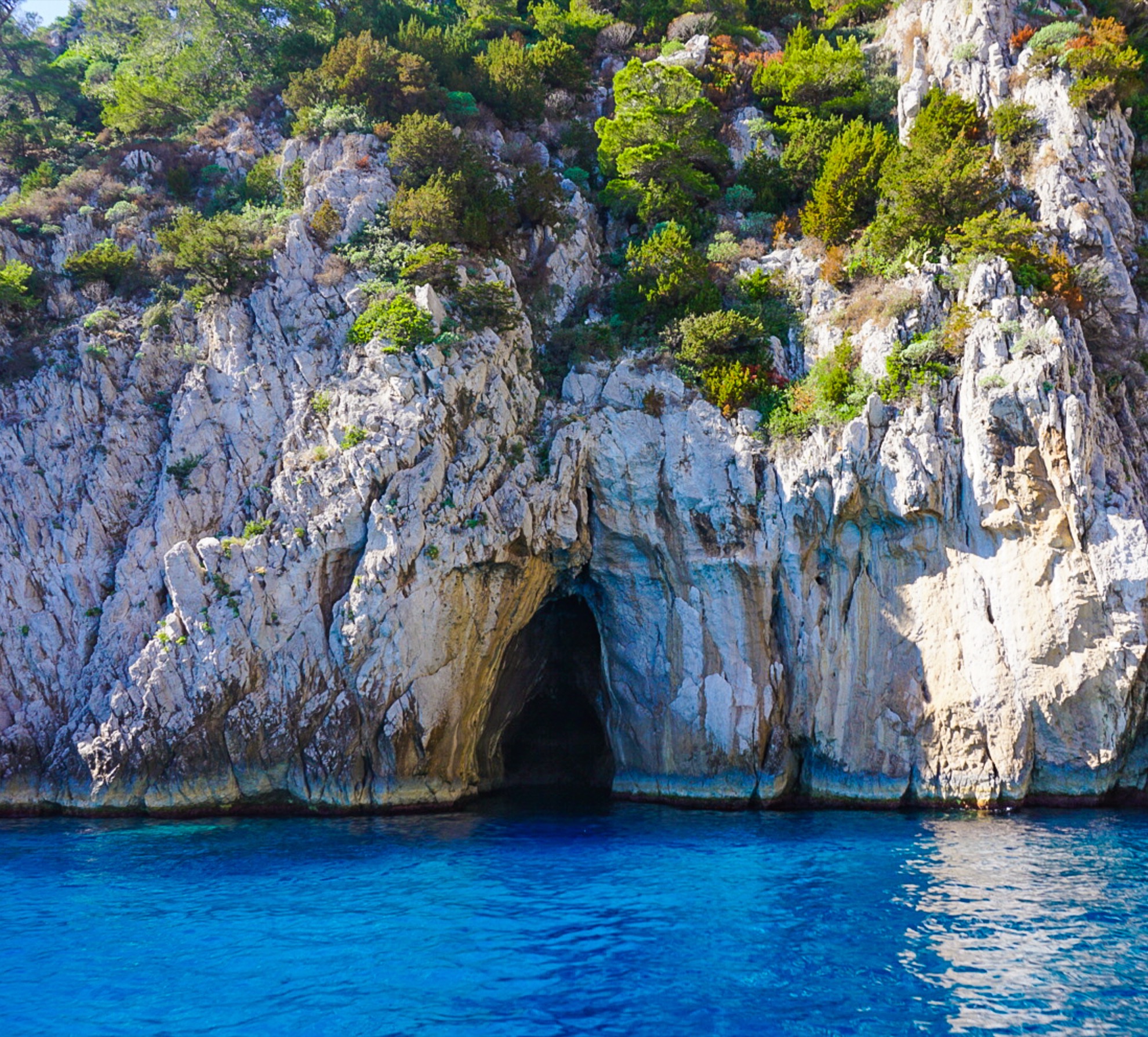 How To Visit The Blue Grotto In Italy
