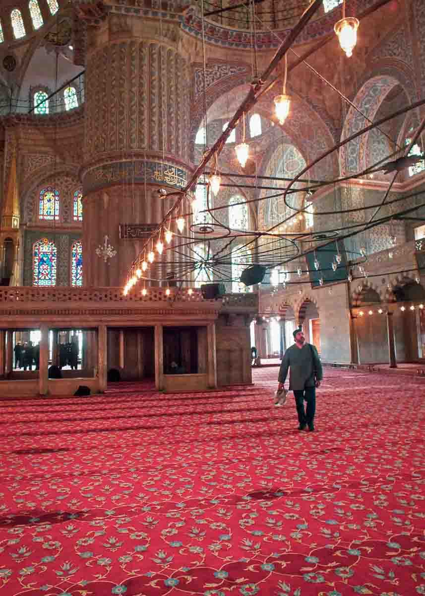 Etiquette In The Middle East: 8 Things To Know