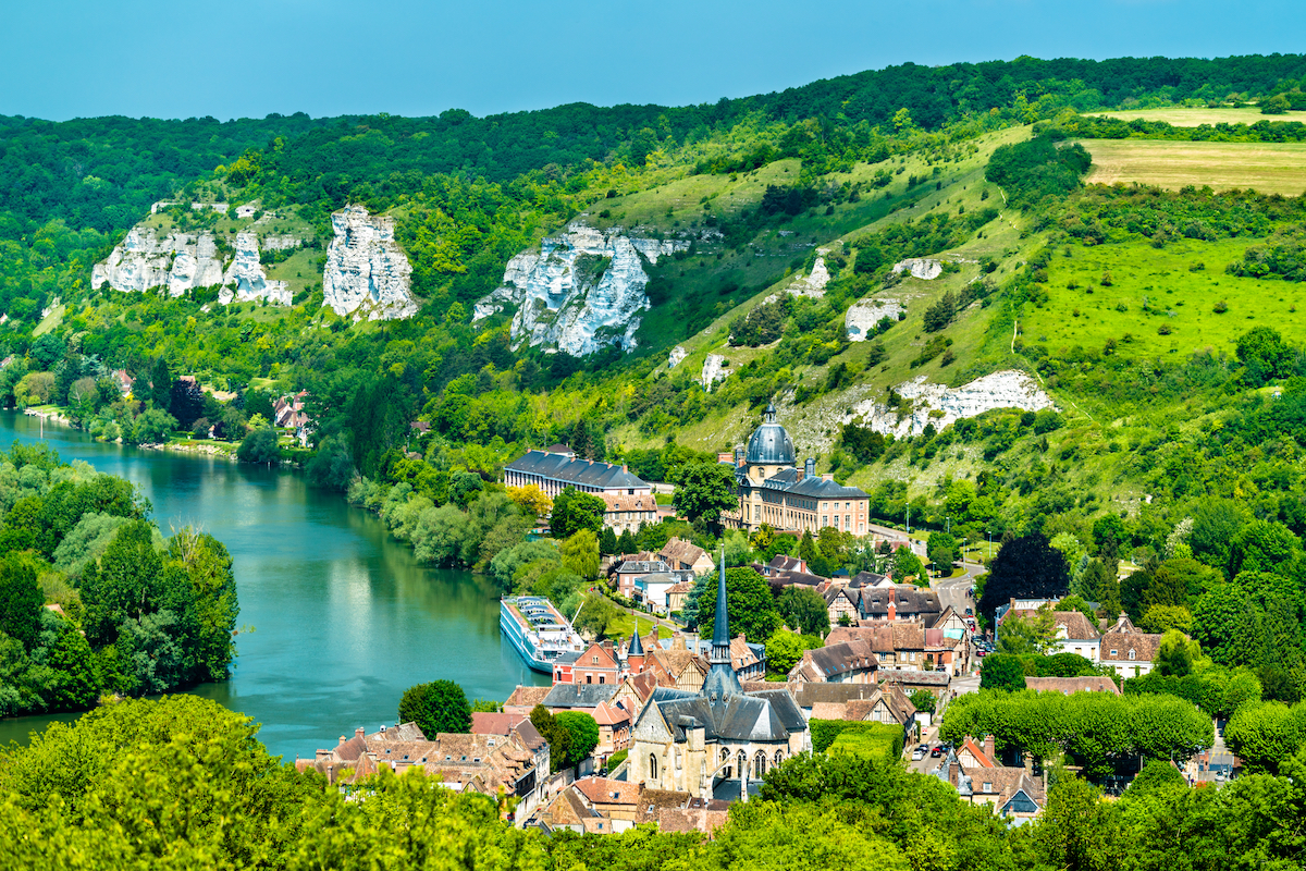 Best Places To Visit Along The Seine River In France