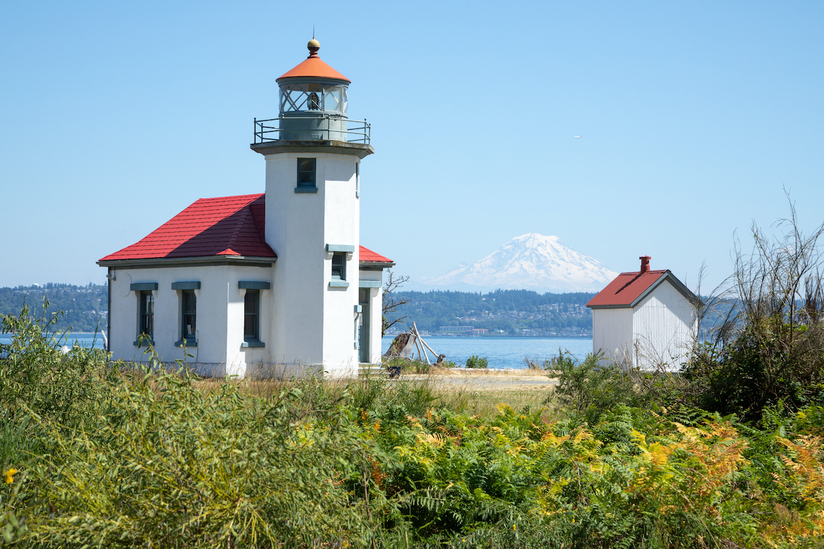 5 Coastal Washington Lighthouses Where You Can Spend The Night ...