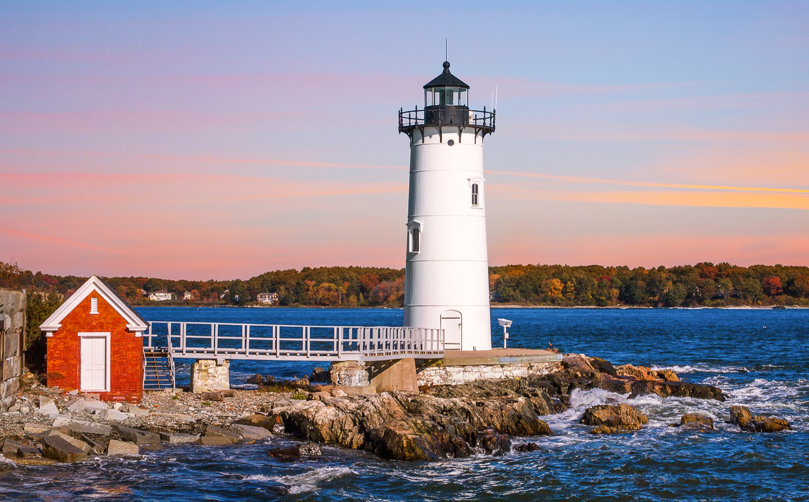 10 Beautiful Old Lighthouses Still In Operation In The U.S.