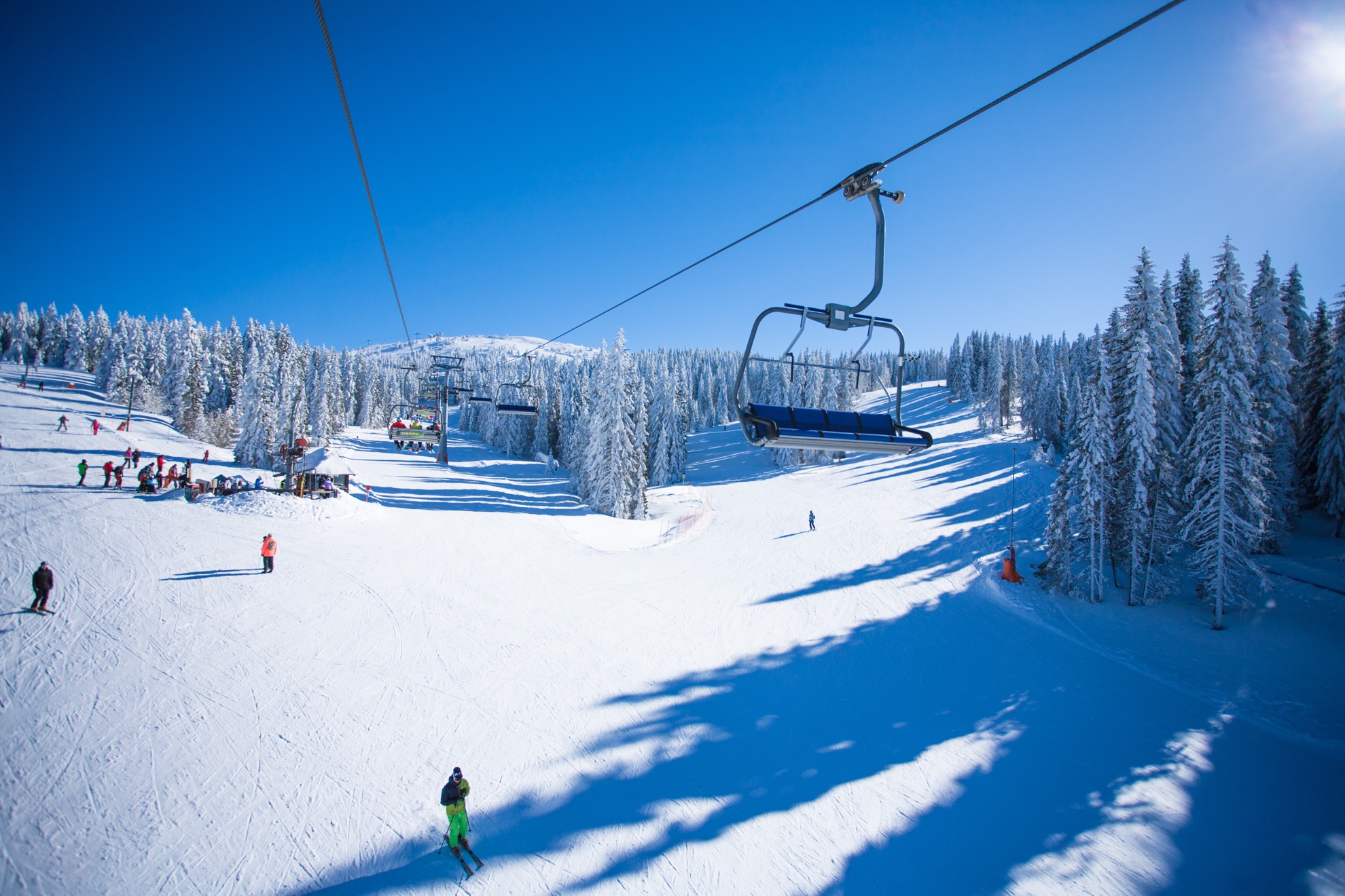 10 Amazing Outdoor Getaways If You Love The Snow | TravelAwaits