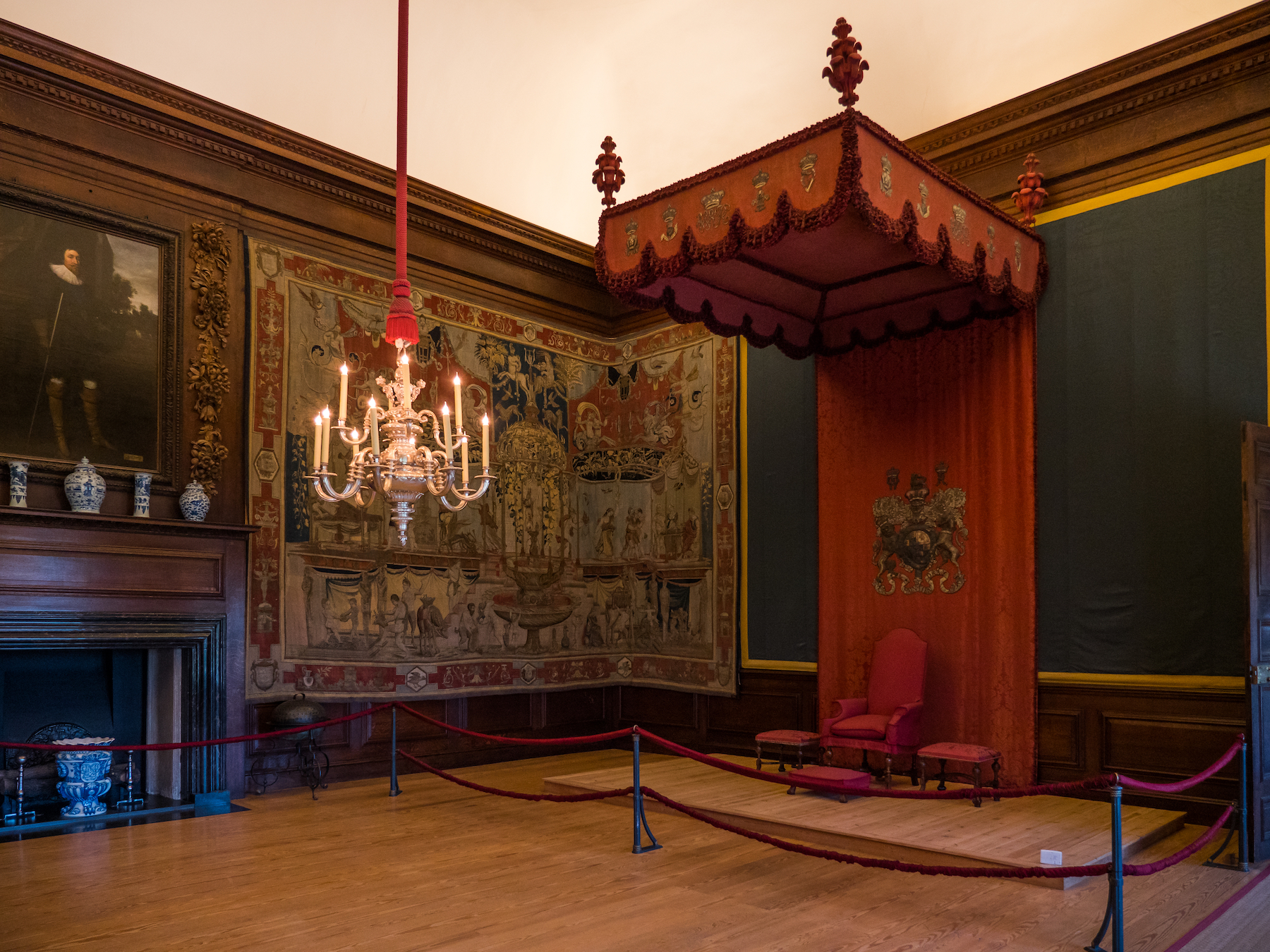 9 Reasons Not To Miss Elegant Hampton Court Palace In London