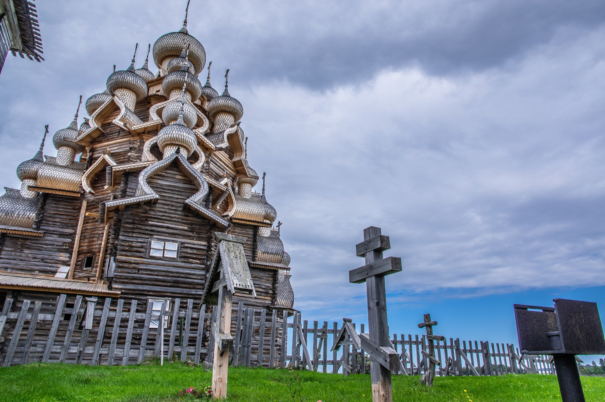 Meet Kizhi Pogost, The Site Of Russia's Beautiful Wooden Churches ...