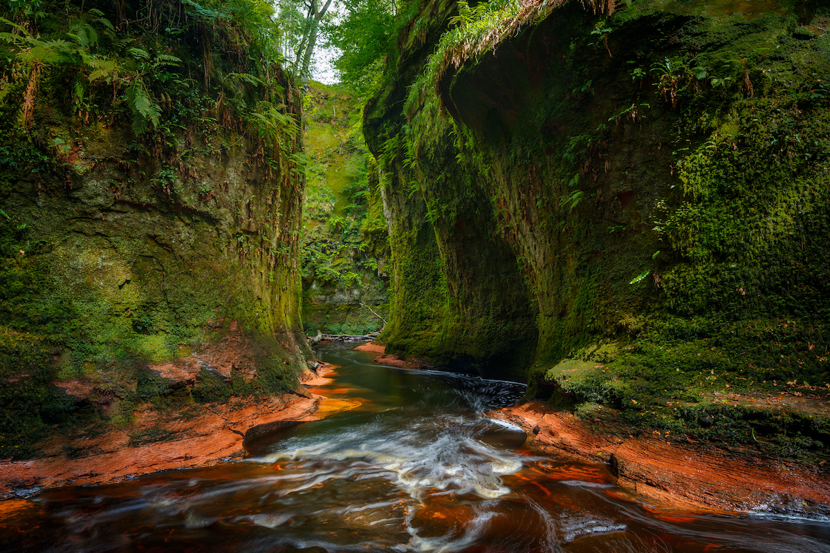 Here’s Why The Crimson Waters Of Devil’s Pulpit Look Familiar