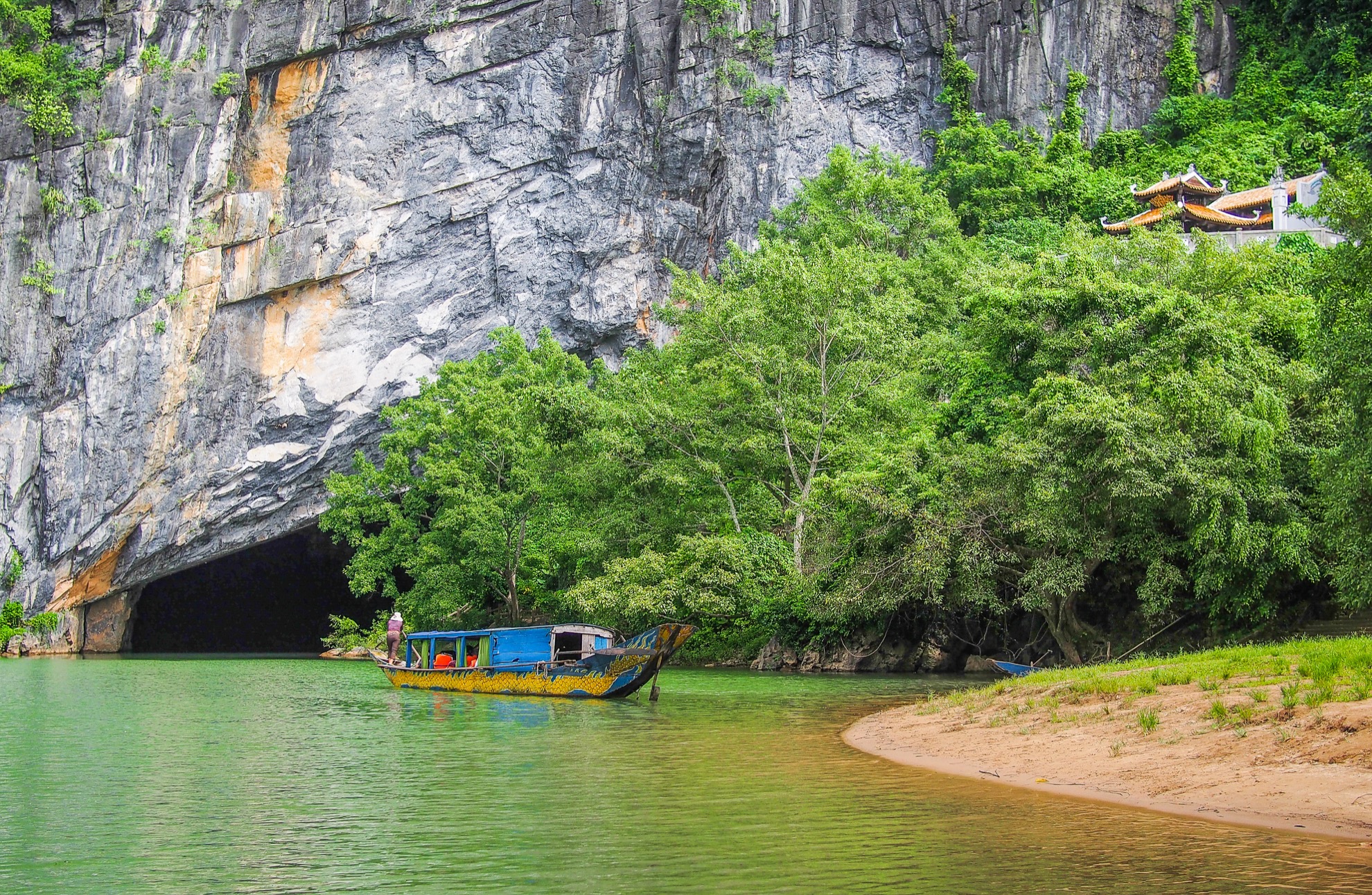 The Son Doong Cave In Vietnam Is So Big, It Has Its Own Weather System ...