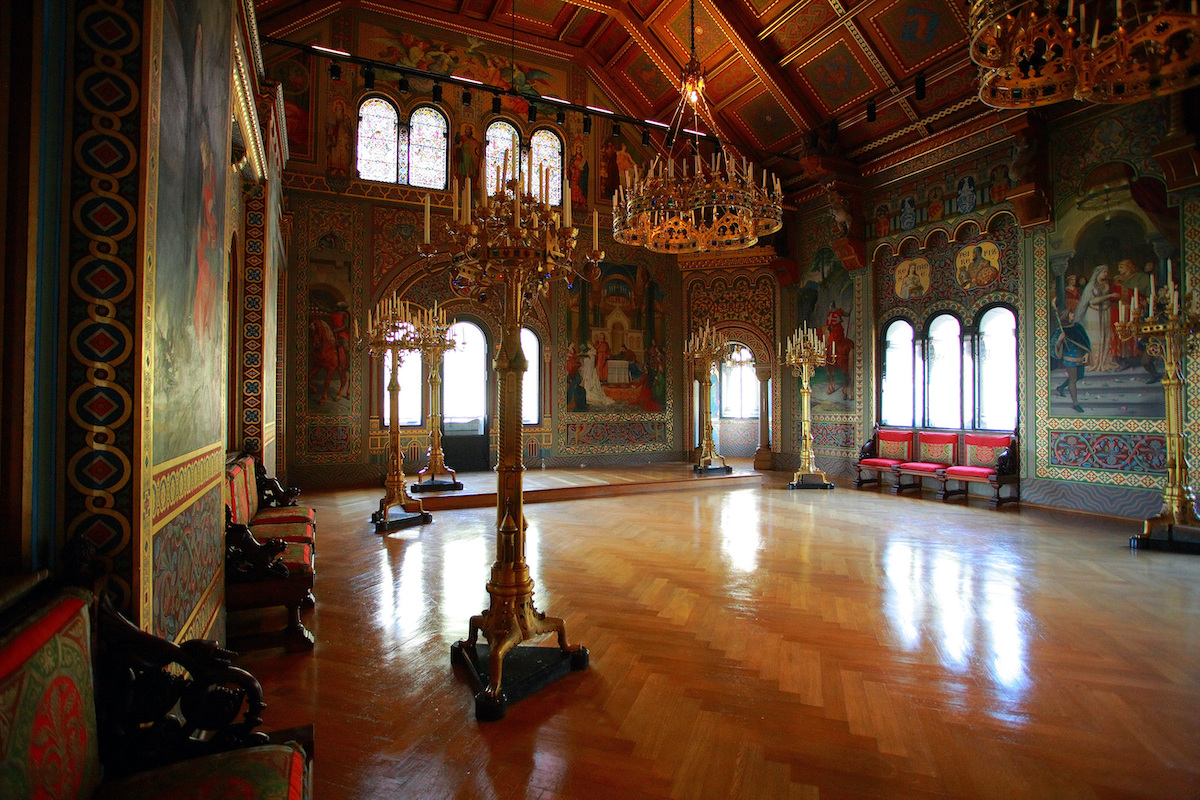15 Top Tips For Touring Historic Neuschwanstein Castle Travelawaits