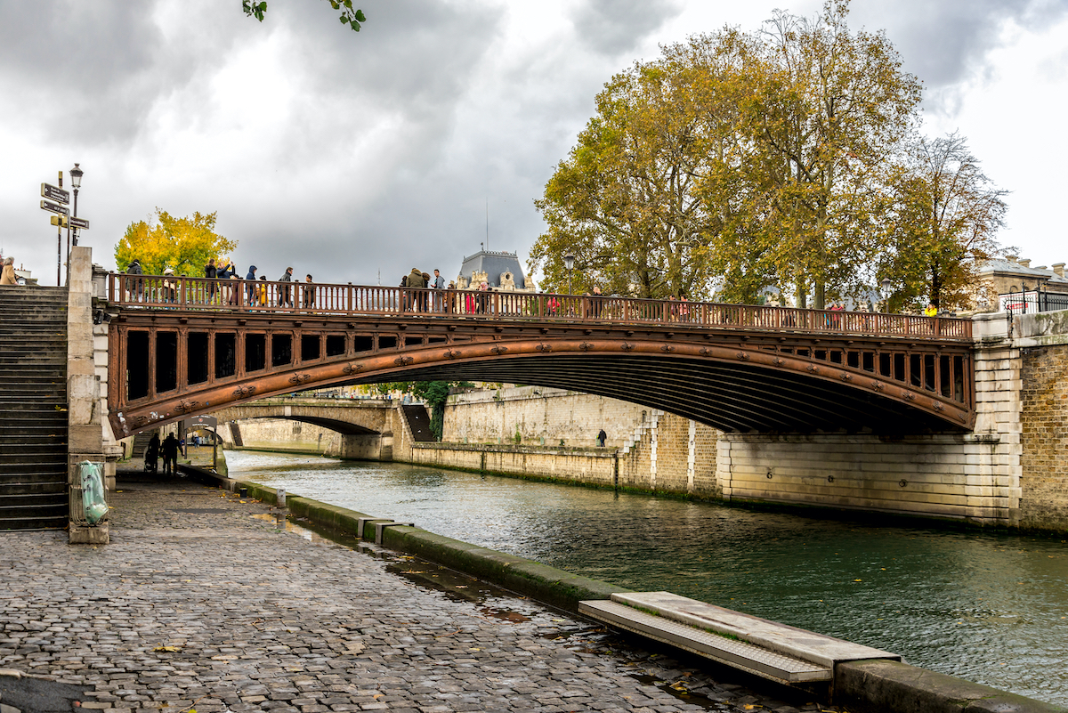 The Unique Stories Behind These 9 Beautiful Bridges In Paris | TravelAwaits