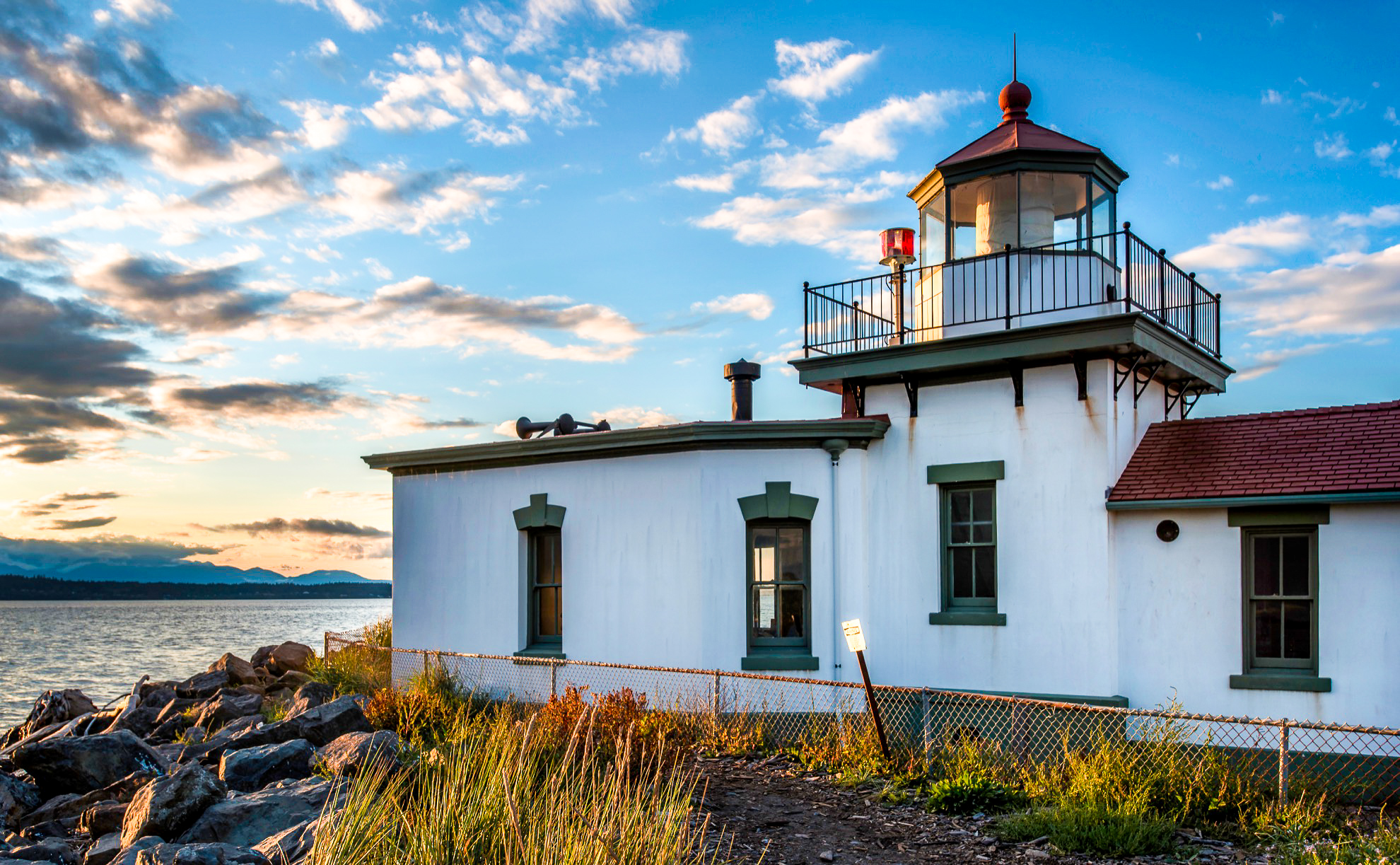 10 Beautiful Old Lighthouses Still In Operation In The U.S.