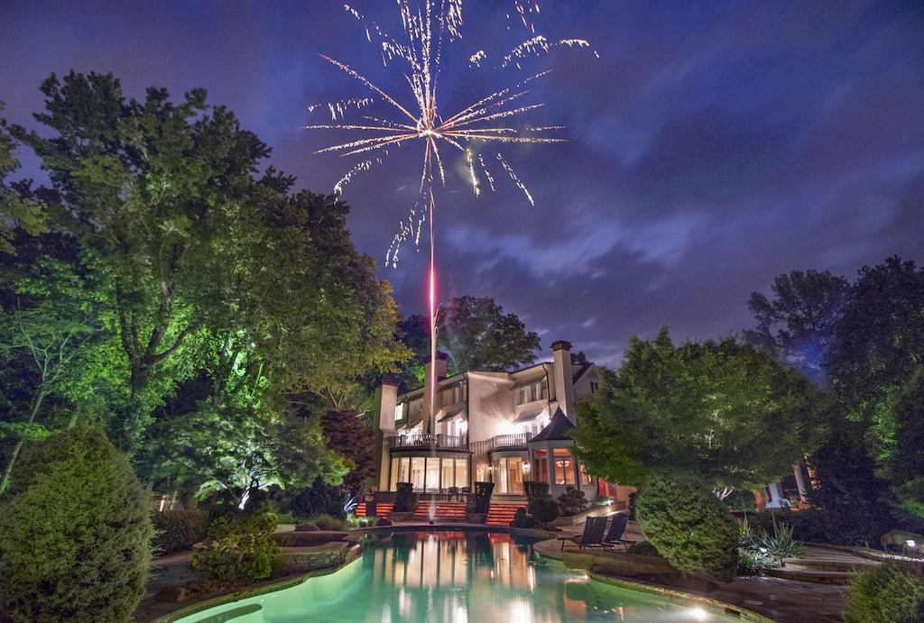 Book Reba McEntire's Gorgeous Former Estate On Vrbo | TravelAwaits