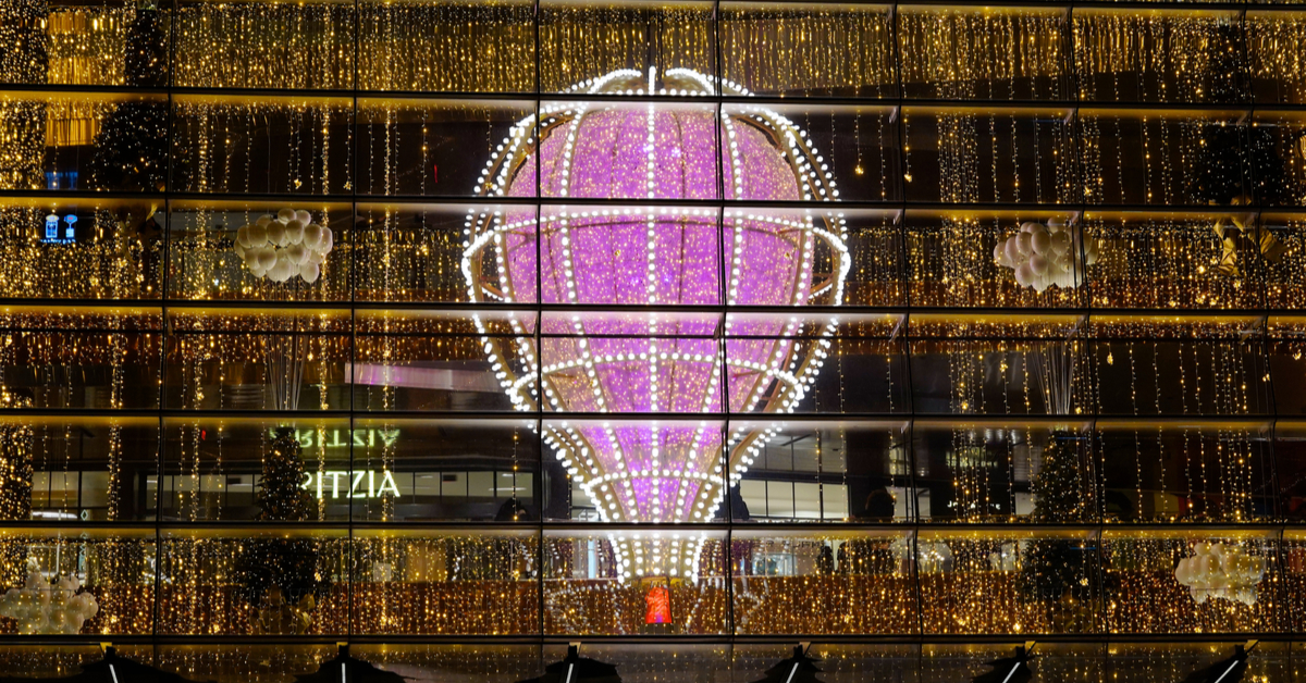 10 Magical Christmas Window Displays To Visit In New York City ...