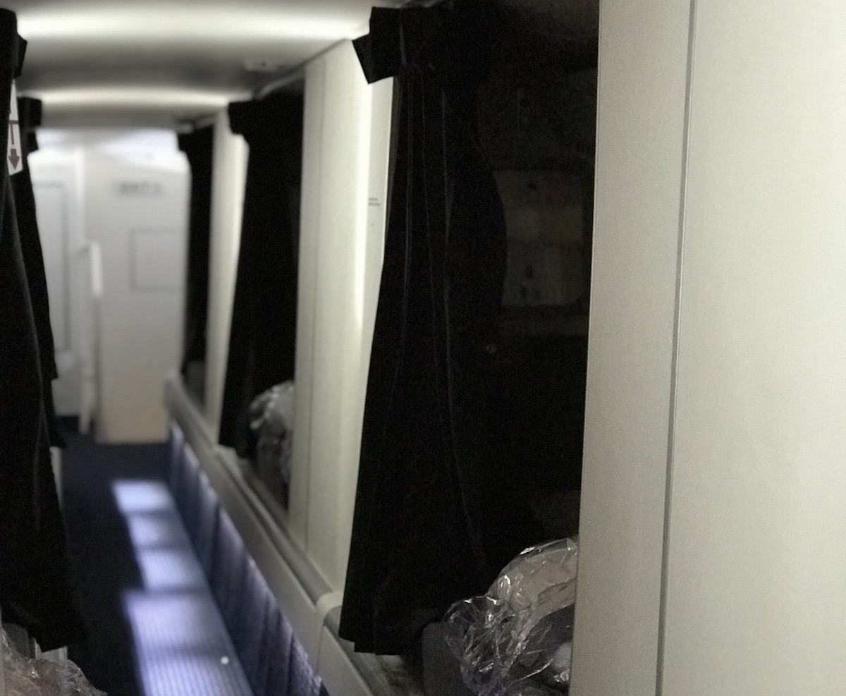 A Pilot Gives Us A Peek Inside A Major Airline's Private Quarters ...