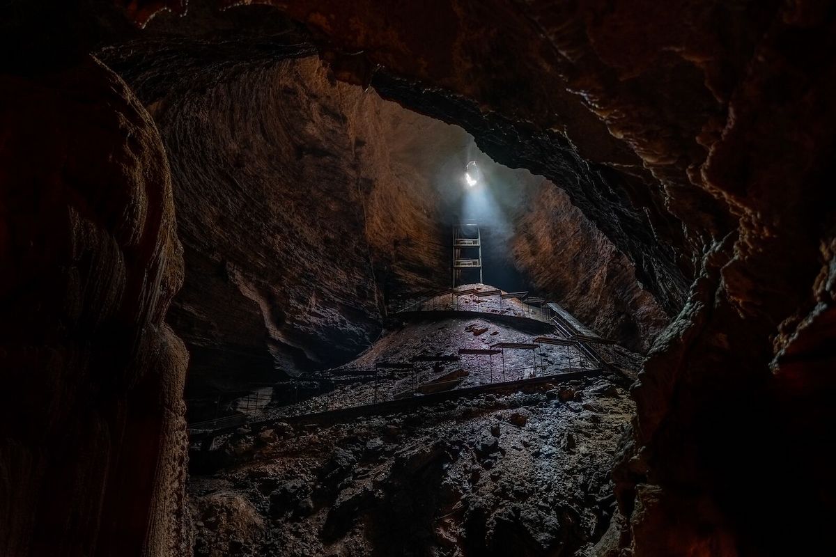 9 Amazing Family-Friendly Cave Tours To Explore In Missouri | TravelAwaits