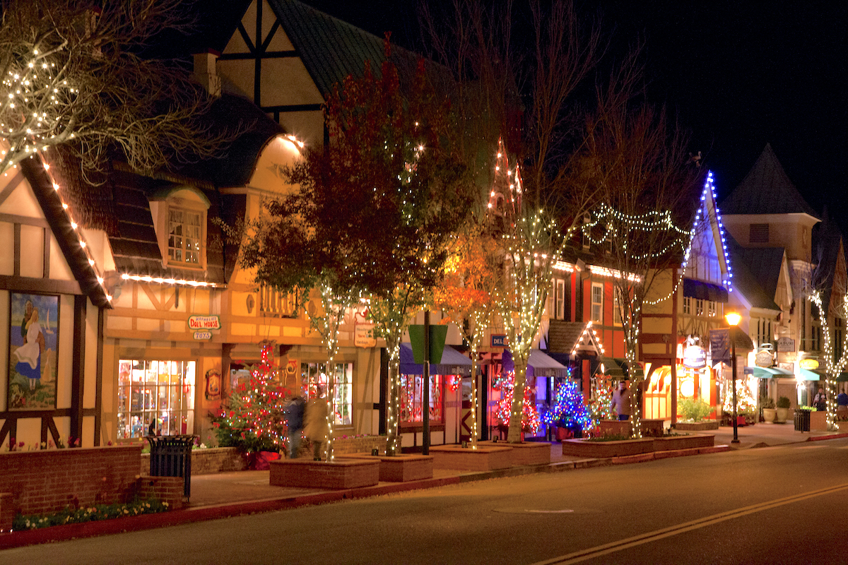 7 California Central Coast Towns That Light Up For Christmas | TravelAwaits