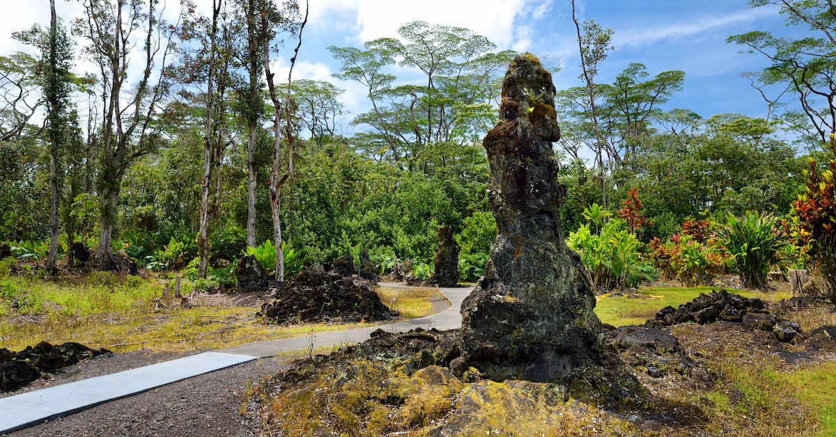 9 Tips For Visiting Lava Tree State Monument | TravelAwaits