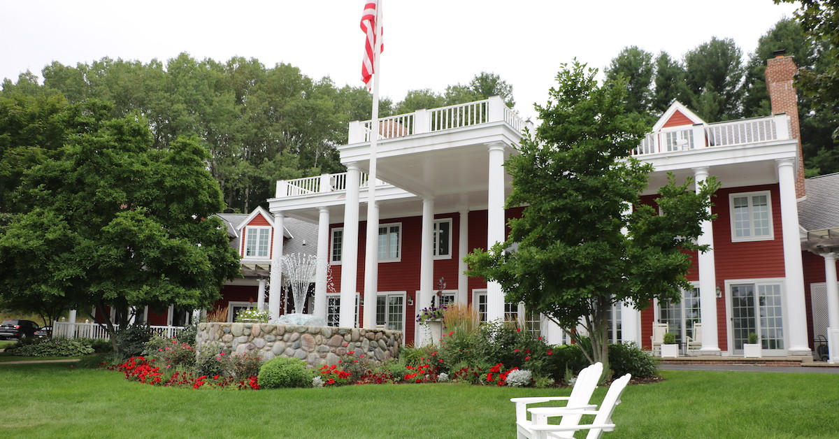 7 Reasons Why You’ll Love This Equestrian-Inspired Inn In Michigan ...